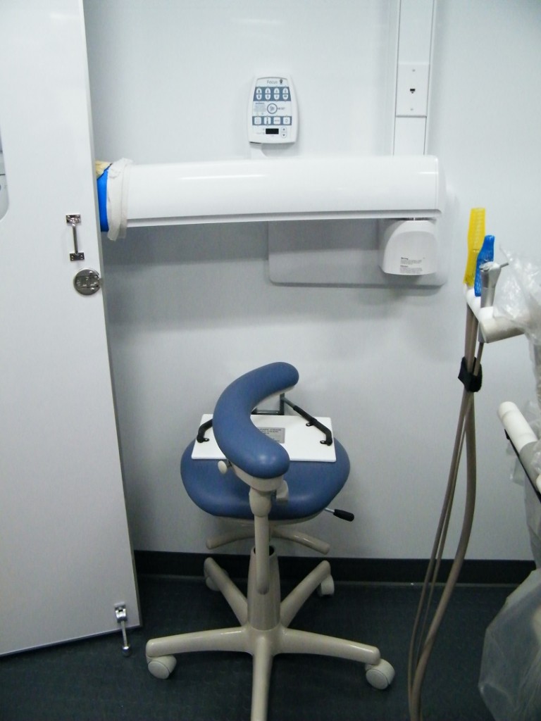 DSCF4915 Harris Cty dental Rear Exam Room Midmark Assistant stool ...